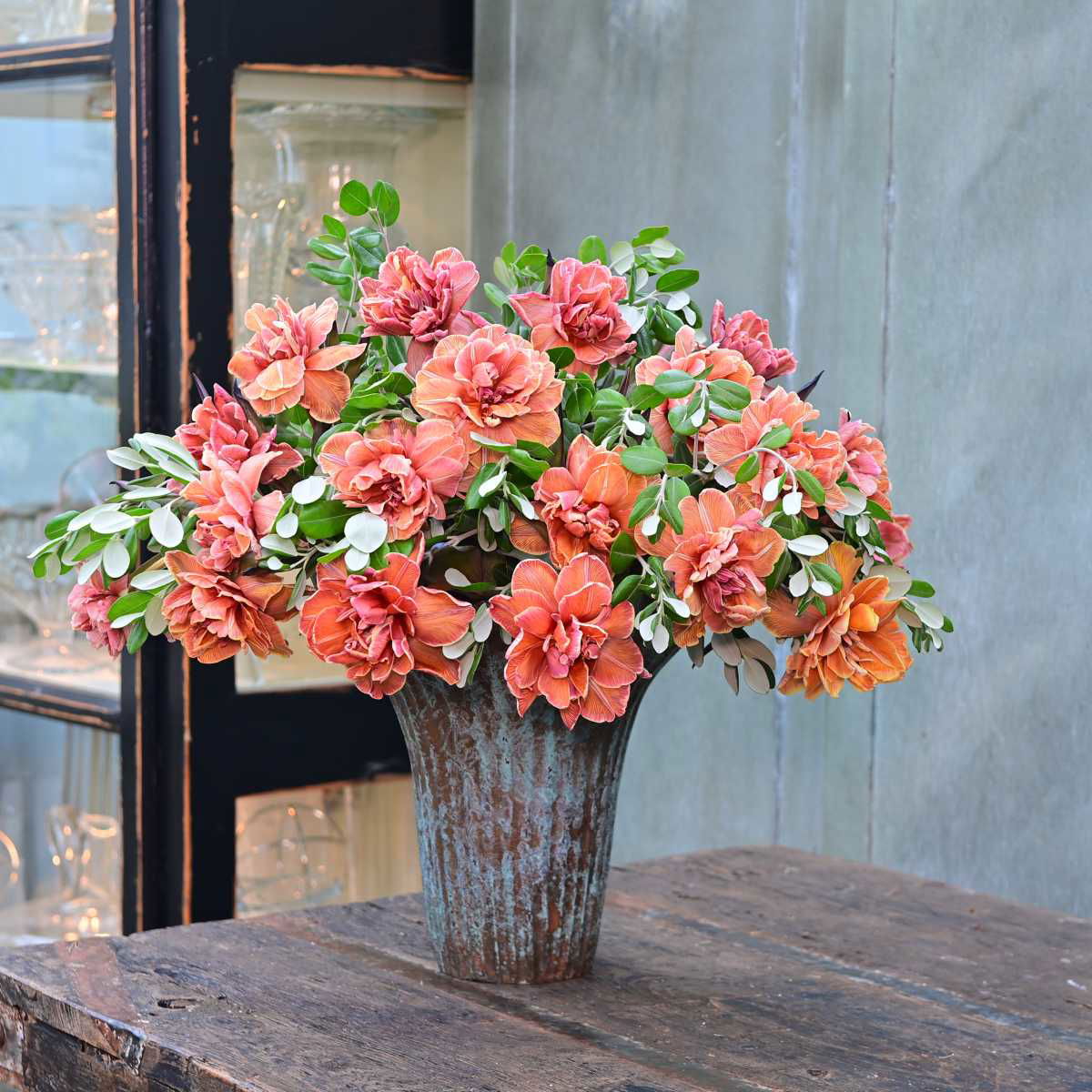 Large deluxe cast iron vase with verdigris patination Ø: 29,5 cm H: 29 ...